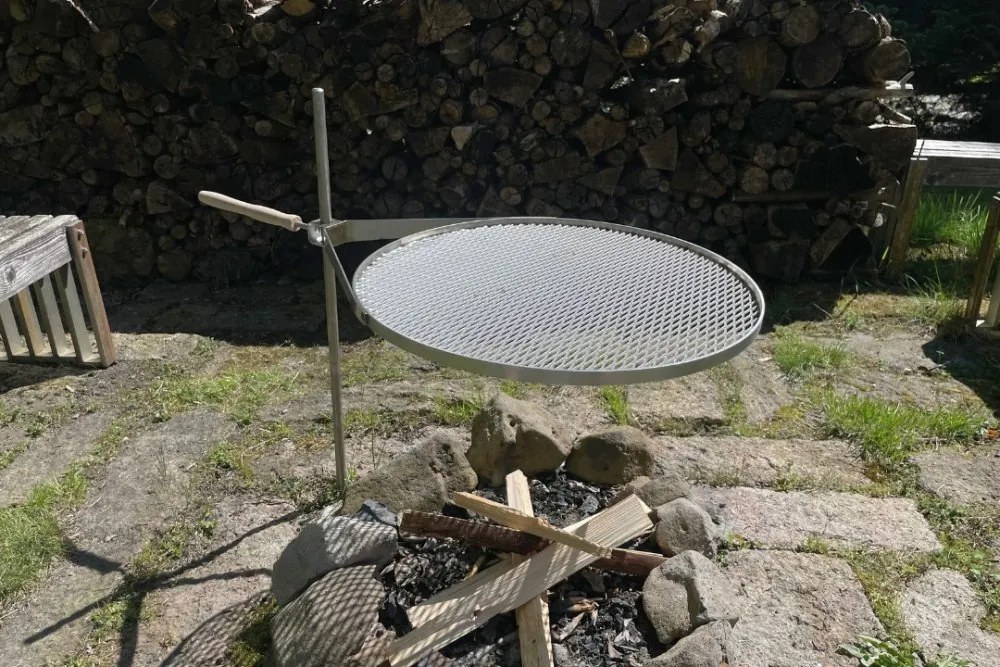 Grilovací rošt NEREZ polohovací Ø 60 cm ✔ Rošt se zemním pouzdrem