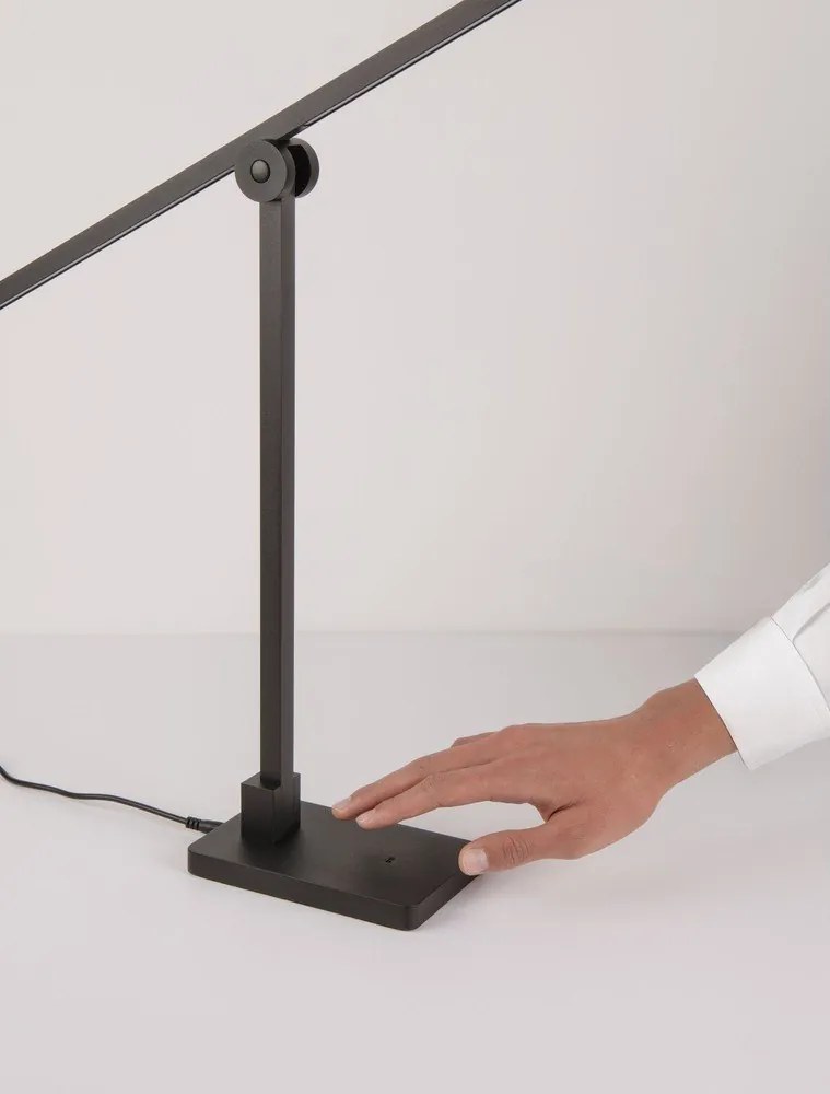 Matně černá kovová LED stolní lampa s ohybatelnou konstrukcí/stmívatelná (výška 47 cm) Tenso – Nova Luce