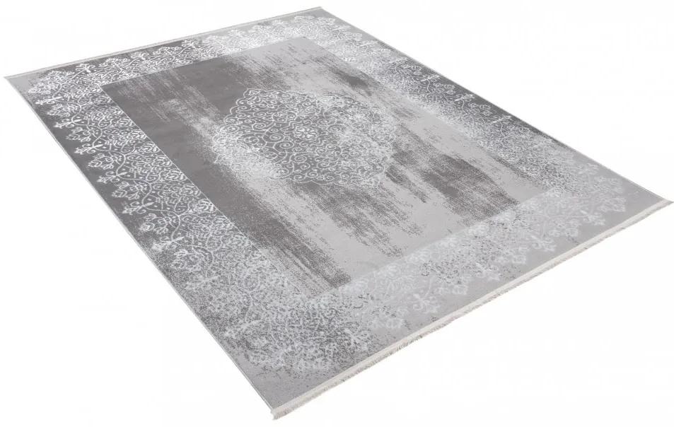 Moderní koberec v šedé barvě s orientálním vzorem v bílé barvě Šířka: 140 cm | Délka: 200 cm