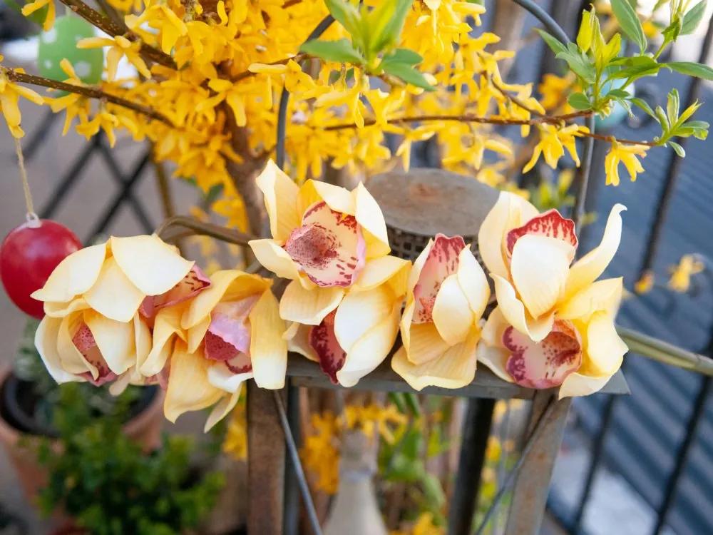 Umělá květina - Orchidej větvička, žlutá, 90 cm