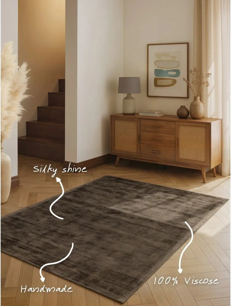 Hnědý ručně tkaný koberec z viskózy 80x150 cm Noemi – Vikosa