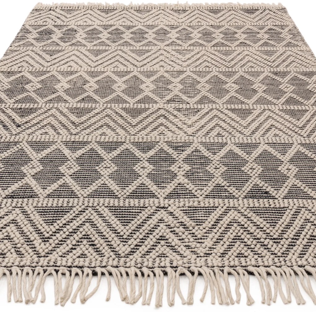Tribeca Design Kusový koberec Whiskers Black Rozměry: 160x230 cm