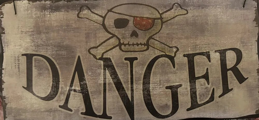 Dřevěná tabulka Danger - nebezpečí