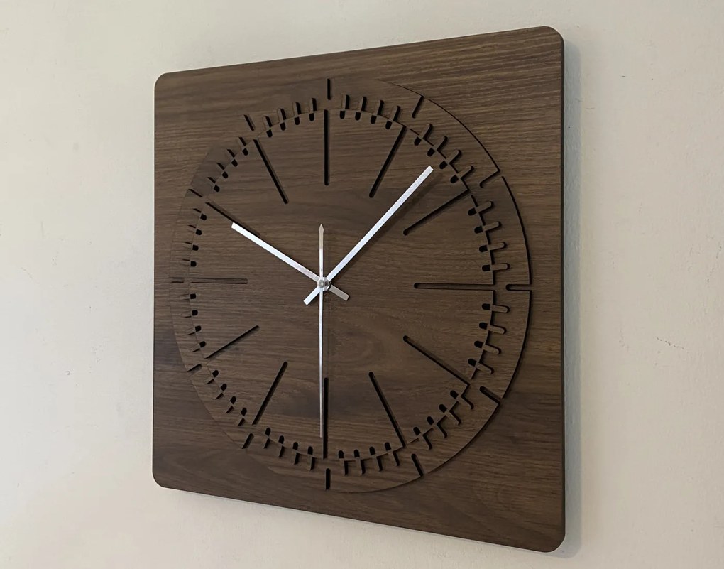 "Chrono" Dřevěné hodiny 40x40 cm provedení povrchu: černá s patinou