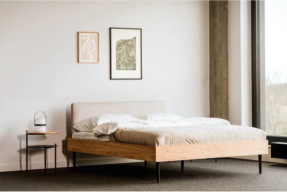 Čalouněná/z dřevotřísky dvoulůžková postel v dekoru dubu s roštem 140x200 cm v přírodní barvě Streiko – noo.ma
