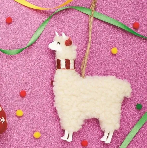 sass & belle Závěsná dekorace Festive Lama, bílá barva, dřevo, textil