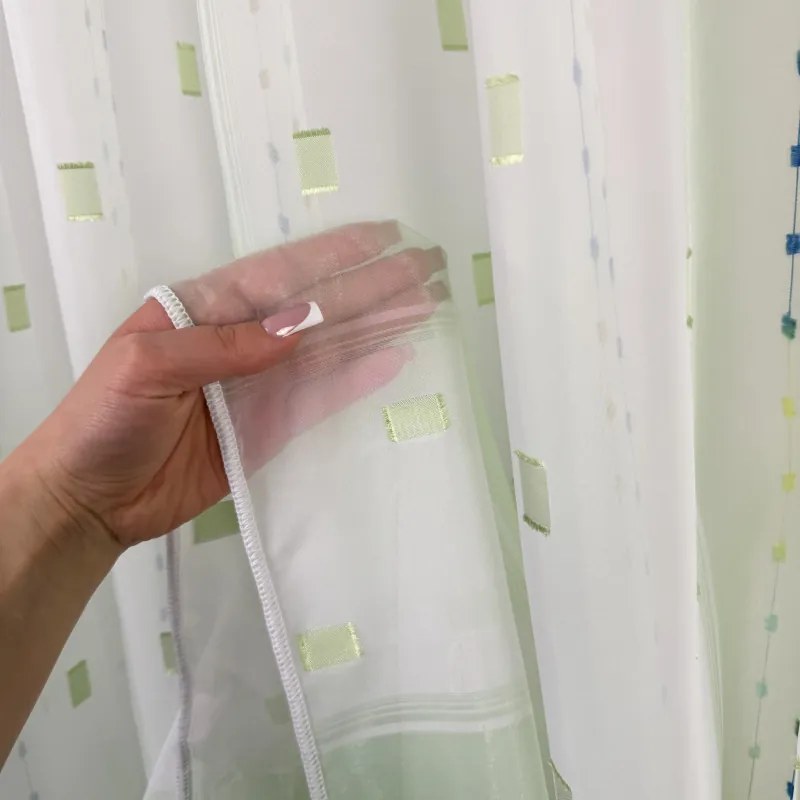 Voálová záclona s olůvkem zelená kostka metráž Ervi 960-01
