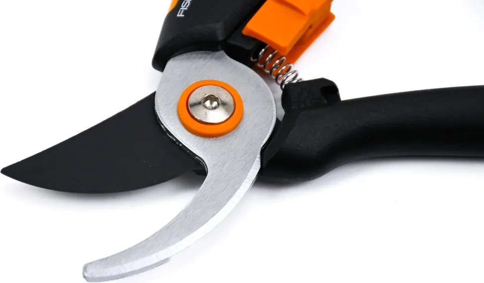 Ruční zahradní nůžky Fiskars Solid L 1057164