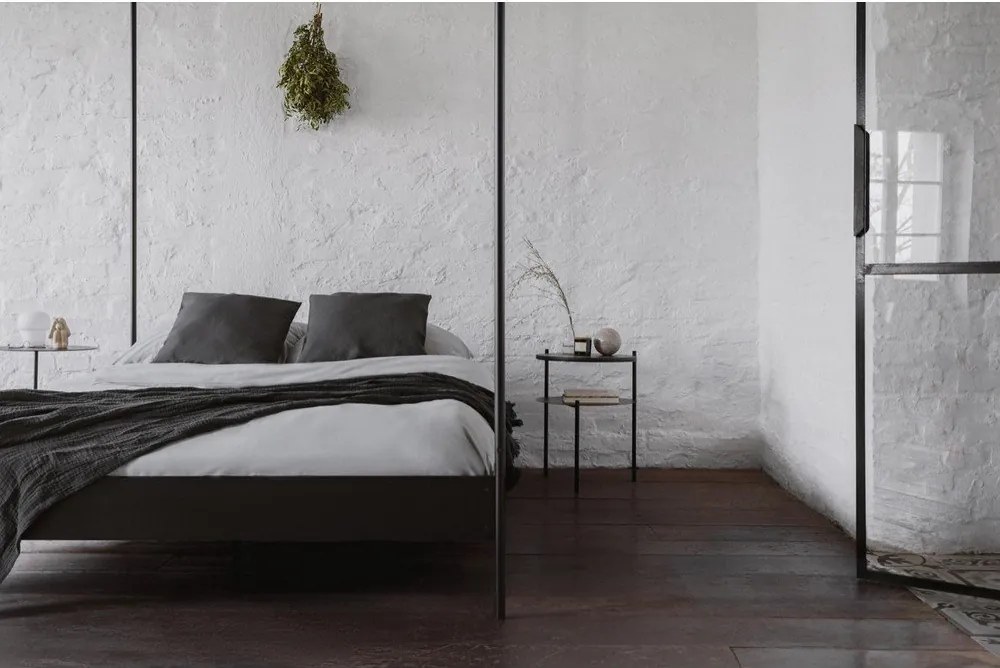 Černá ocelová dvoulůžková postel bez čela/s nebesy s roštem 160x200 cm Eton – noo.ma