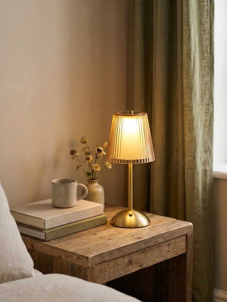 Sinsay - LED stolní lampa s žebrovaným stínidlem a zlatými prvky - hnědá