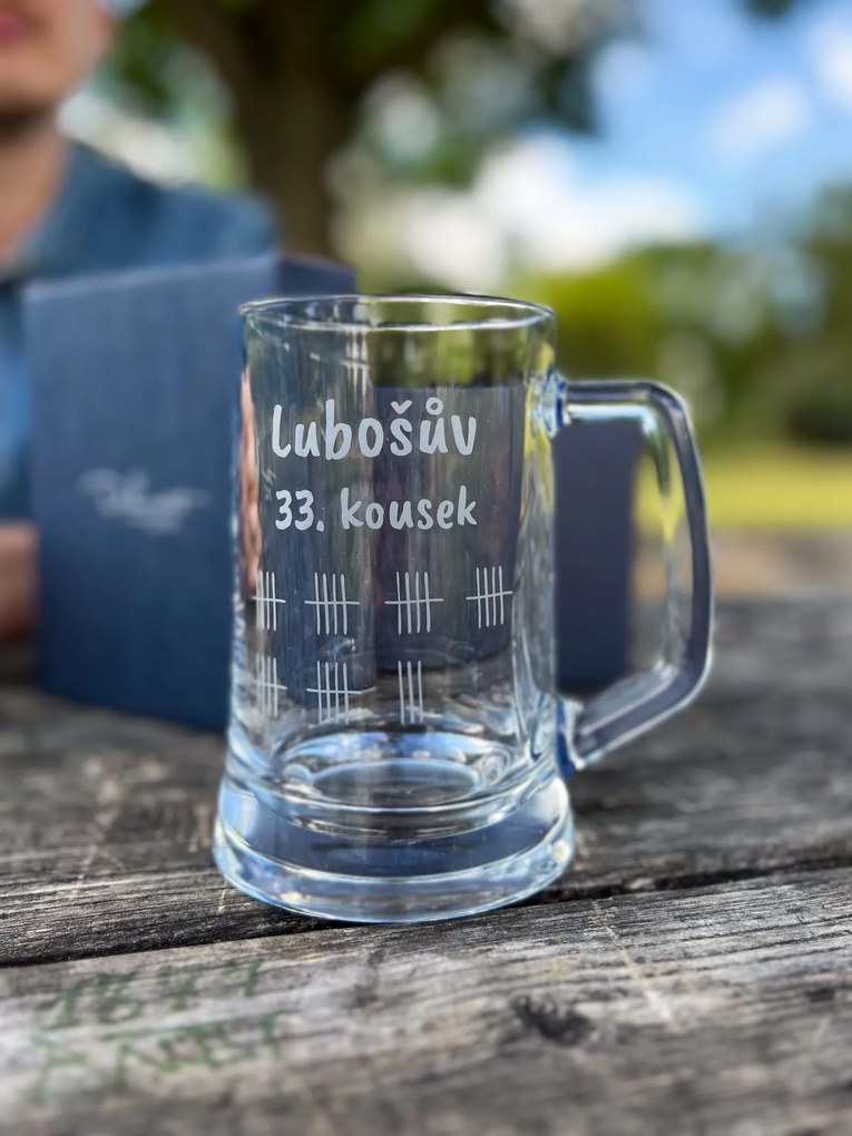 Dekorant Pivní půllitr k narozeninám s gravírováním