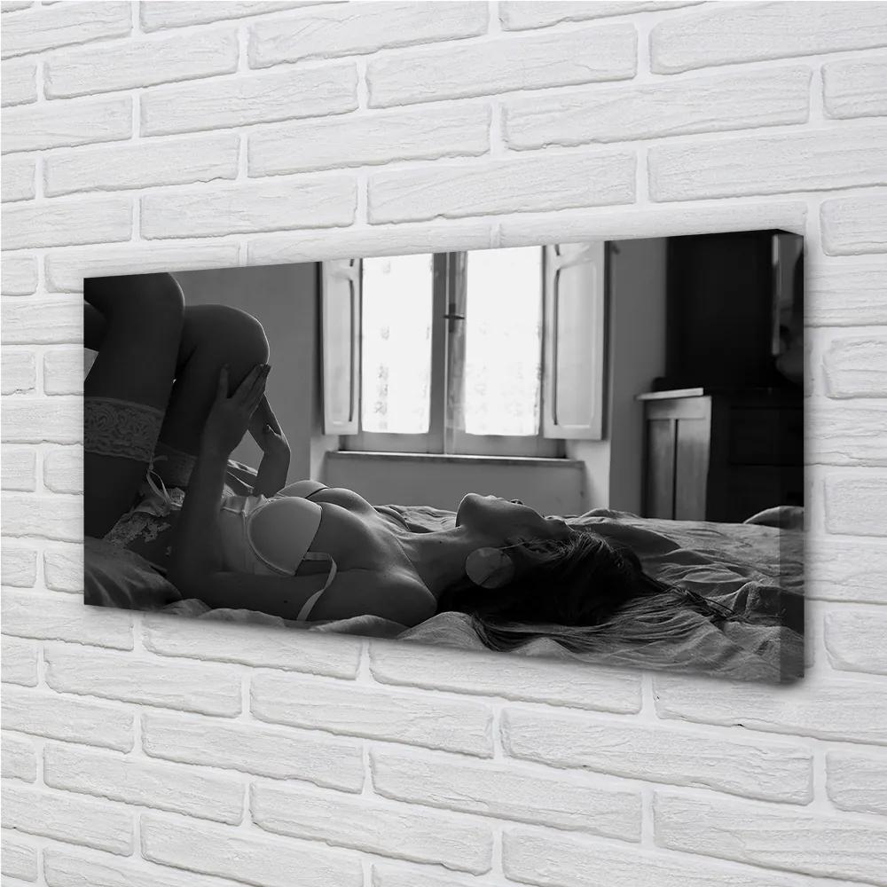 Obrazy na plátně Ležící žena na průzoru 100x50 cm