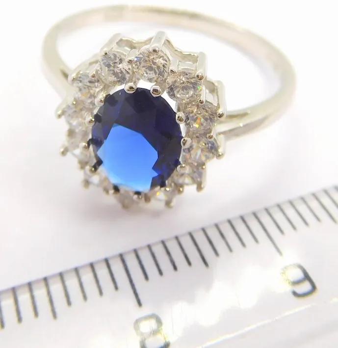 Luxusní mohutný stříbrný prsten se zirkony a velkým modrým safírem 925/1000 vel. 63 030896300020