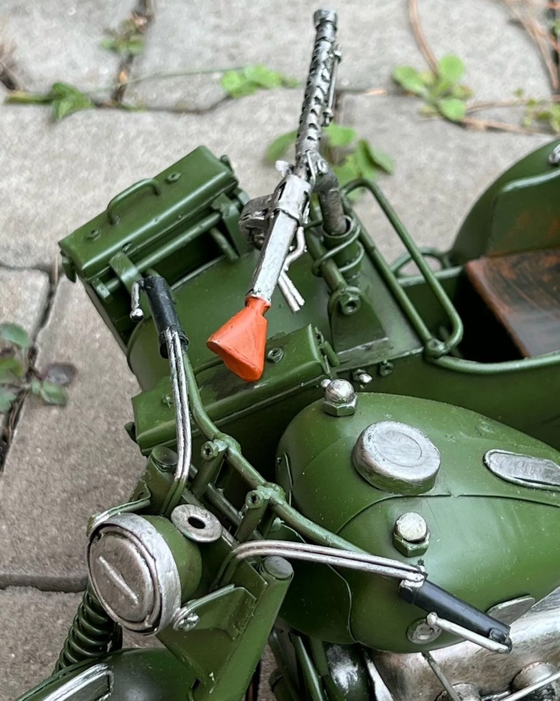Plechový model - Armádní motocykl URAL s postranním vozíkem