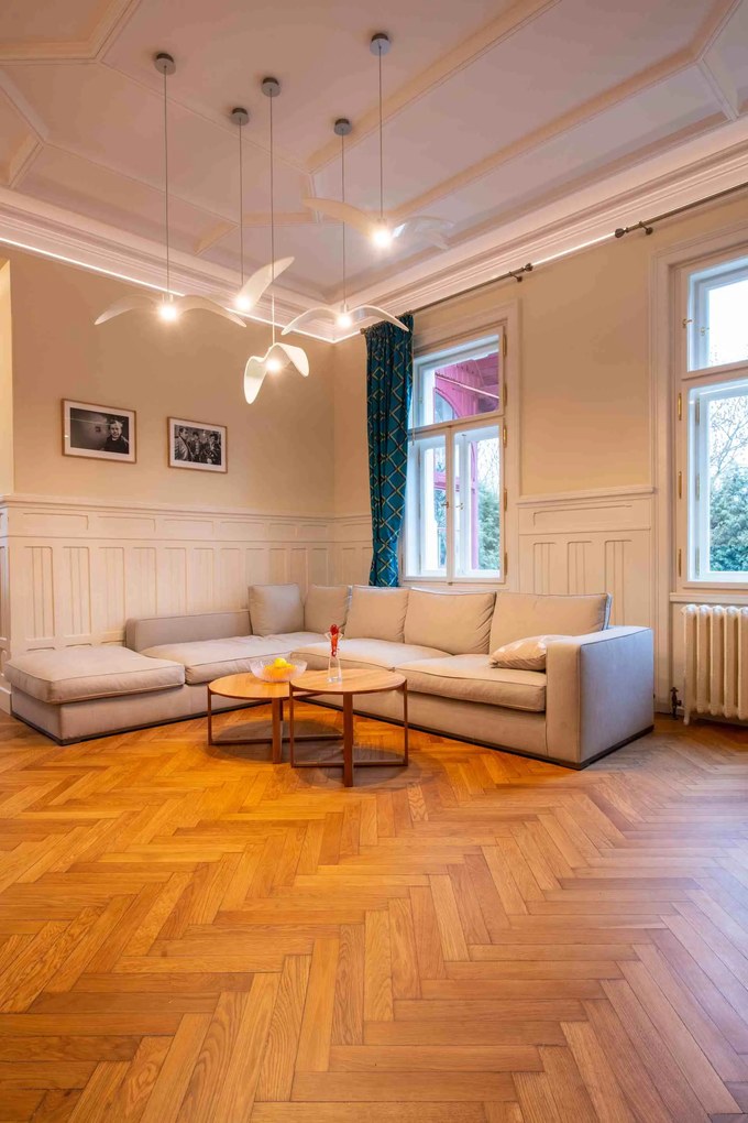 Designové závěsné svítidlo Brokis Night Birds PC962 Povrch Montury: Stříbrný elox, Barva skla: Šedá kouřová - masiv, Povrch baldachýnu: kov - černý matný komaxit