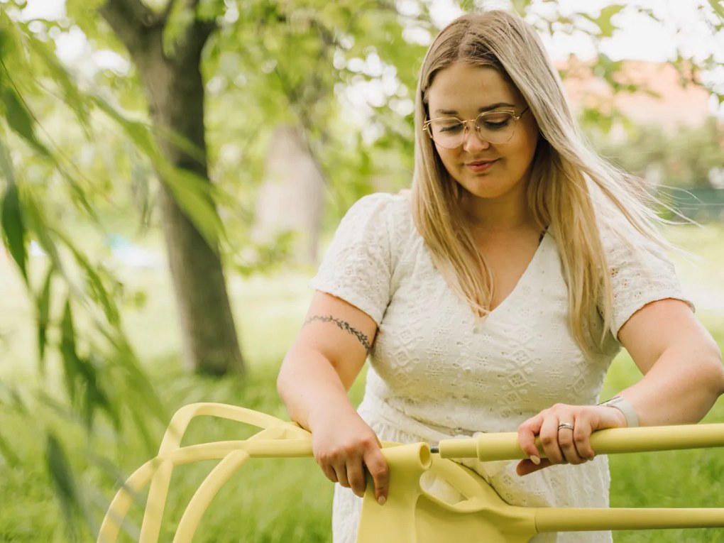Béžová plastová židle KATO