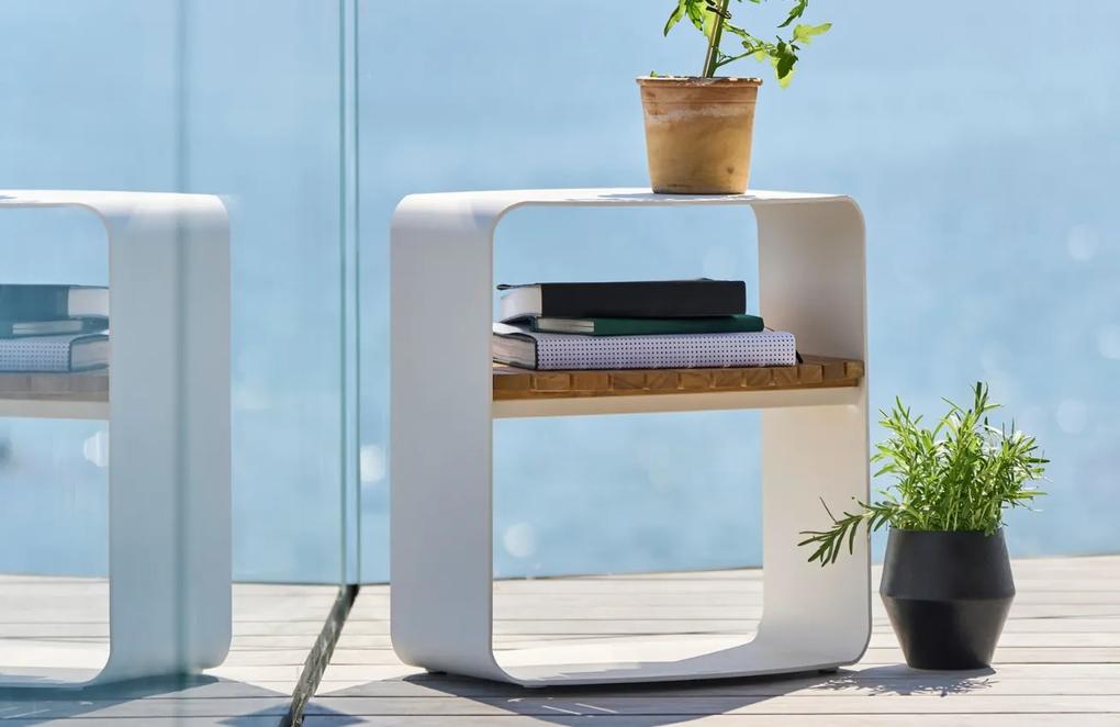 Šedobílý hliníkový zahradní odkládací stolek No.109 Mindo 48 x 35 cm