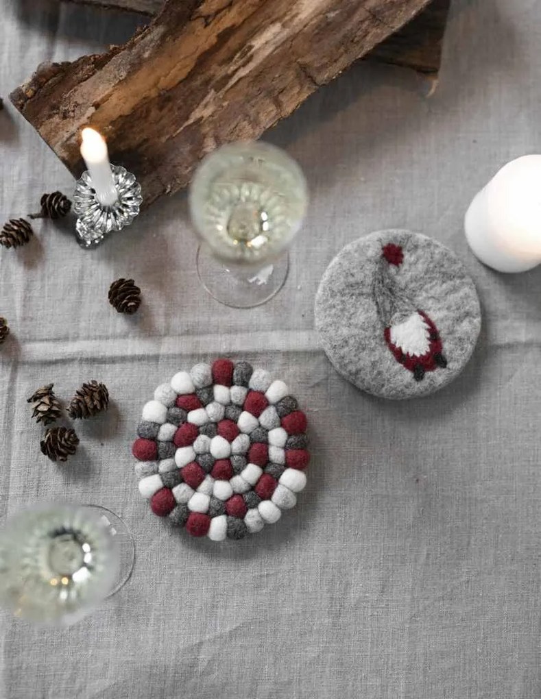 Vánoční podložka pod horké Santa Light grey 10 cm Storefactory Scandinavia