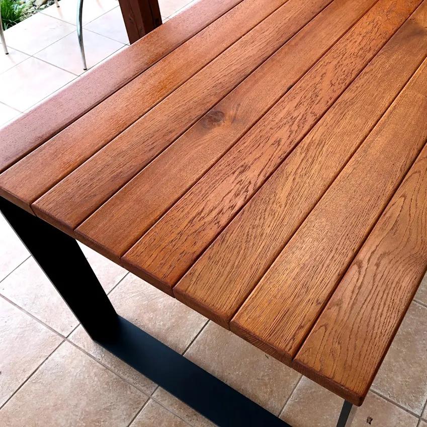 KULHÁNEK Zahradní stůl s nohami z ploché oceli Odstín nátěru: individuální, Velikost desky: 150x80 cm, Odstín podnože: černá s jemnou strukturou - JS RAL 9005