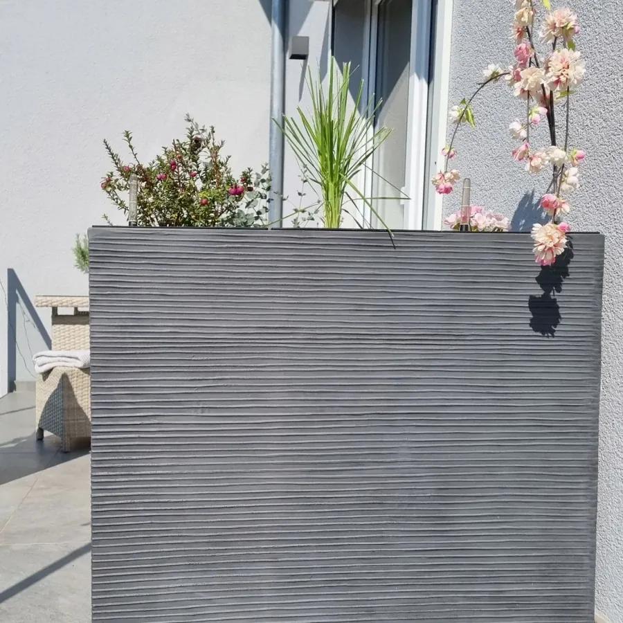 Květináč ELEMENTO 88, sklolaminát, šířka 88 cm, šedá řádky
