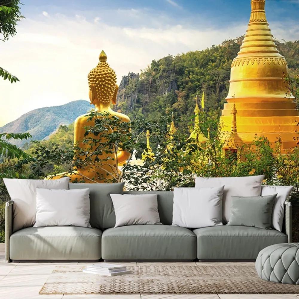 Samolepící tapeta pohled na zlatého Buddhy - 450x300 cm