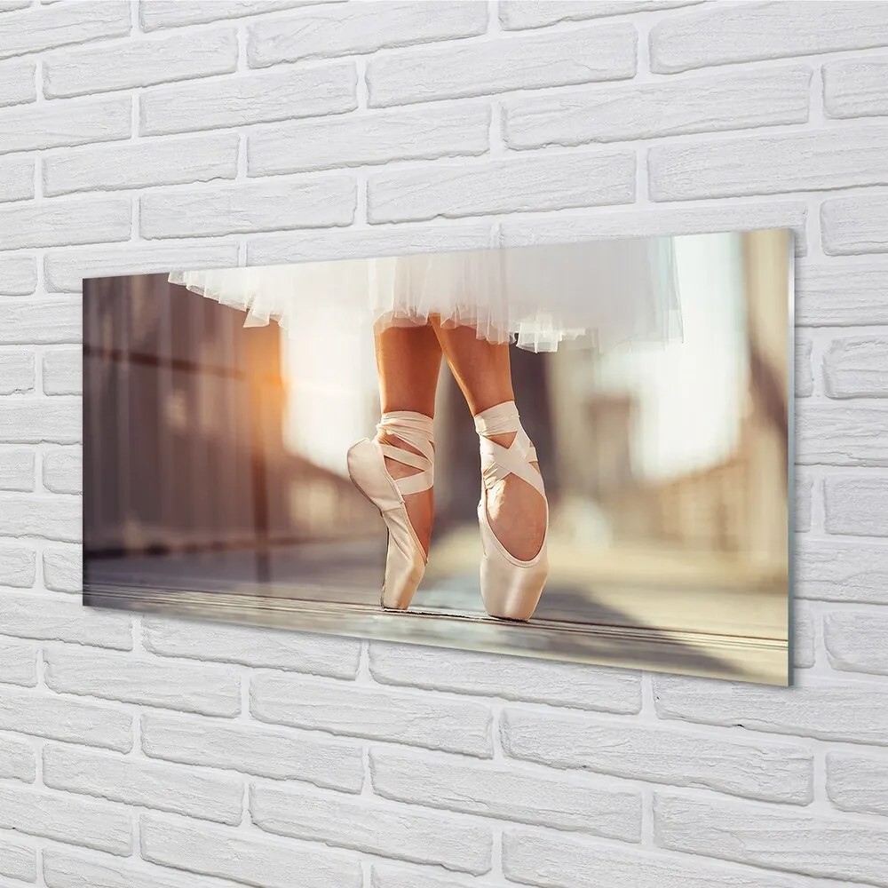 Obraz na skle Bílé baletní boty ženské nohy 140x70 cm