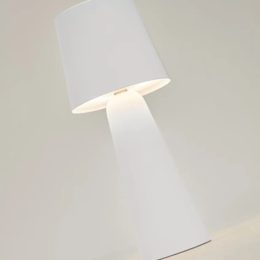 OnaDnes -20% Bílá kovová zahradní stolní LED lampa Kave Home Arenys S