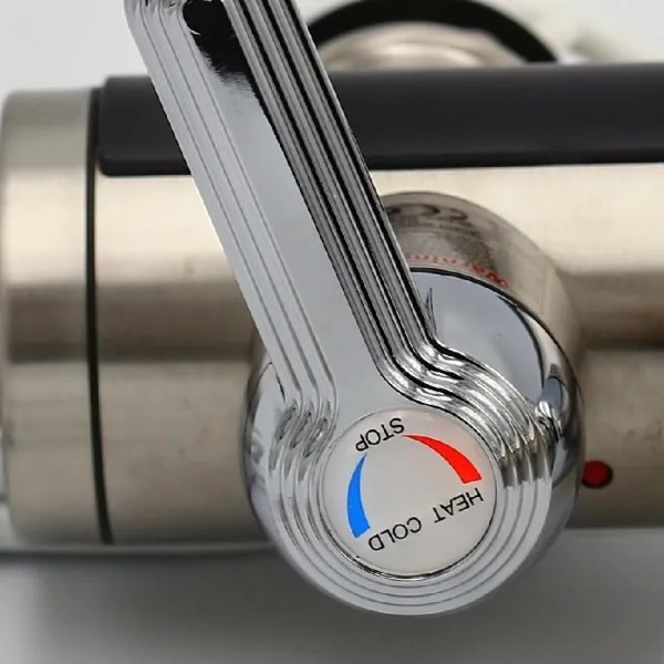 Průtokový ohřívač vody 3000 W s LCD displejem VK07407
