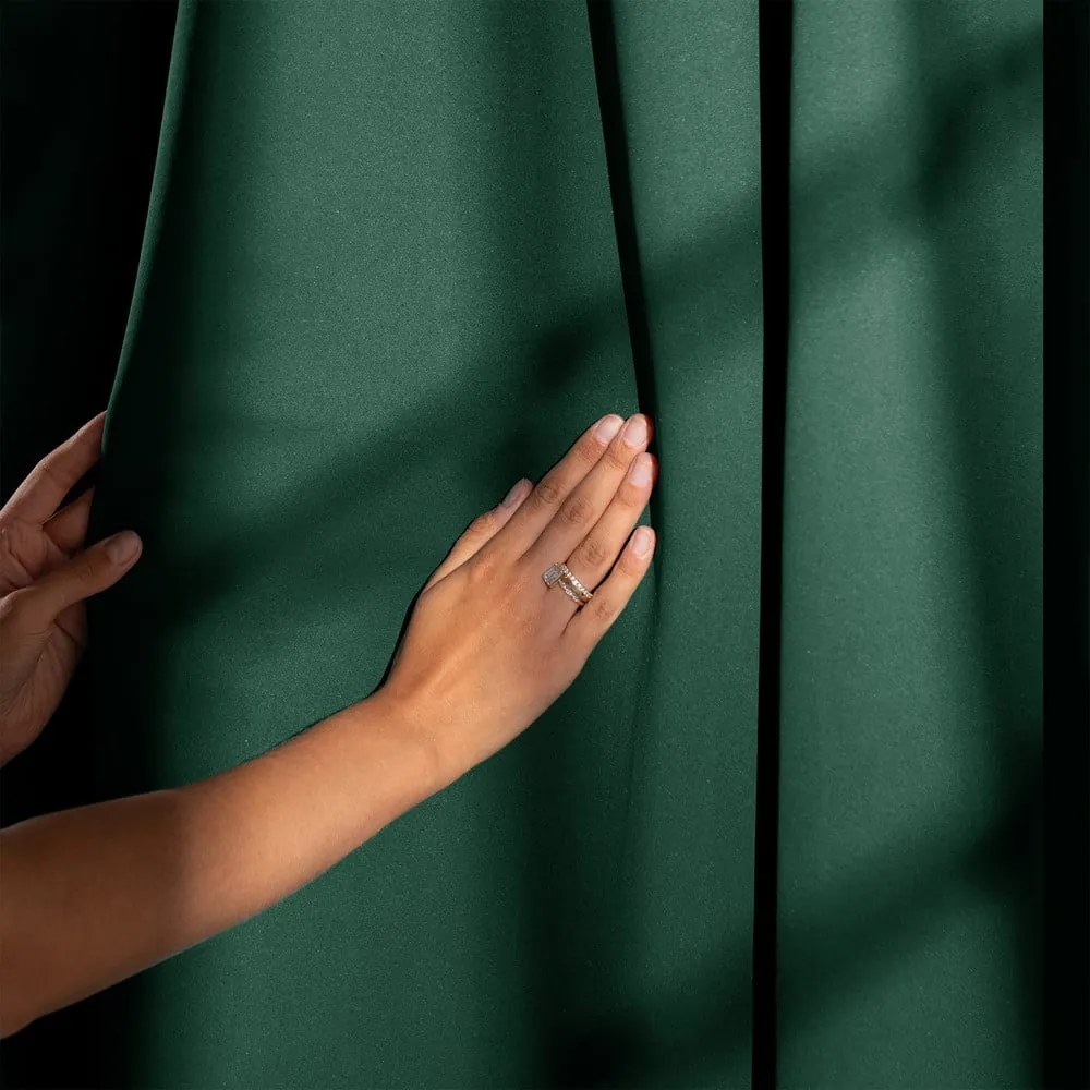 Tmavě zelený dimout závěs 200x245 cm Kierra – Restilo