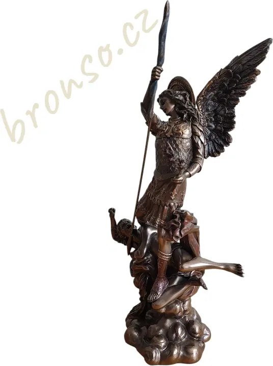Archanděl Michael vs. Lucifer – soška svatého Michaela, symbol vítězství dobra, Veronese WU73529A4