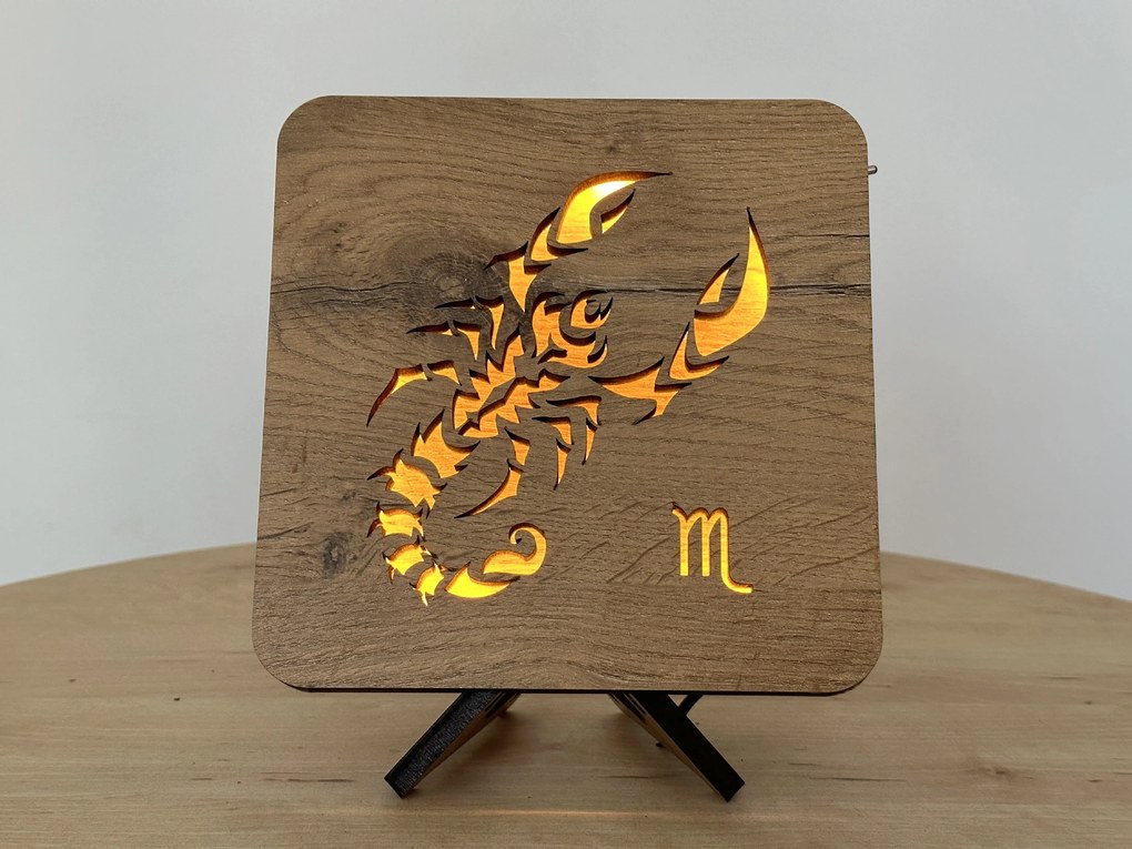 Li-Go Znamení "Štír" lampa 19x19 cm provedení povrchu: dub světlý