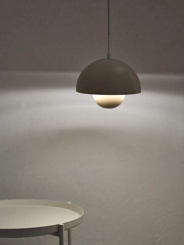 Sinsay - Kovová závěsná LED lampa s polokulovým stínidlem - béžová