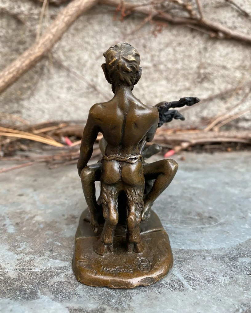 Bronzová socha skupina - Nahá žena a satyr 3