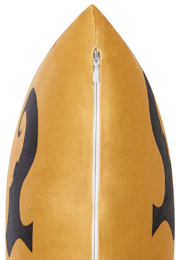 Sametový polštář motiv čarodějnické boty 45 x 45 cm oranžový COVASNA Beliani