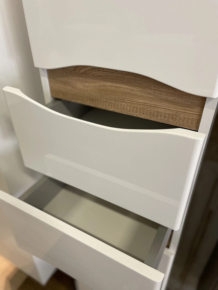 Lavedo Liga Air 35 vysoká závěsná skříňka do koupelny Orientace: Pravá