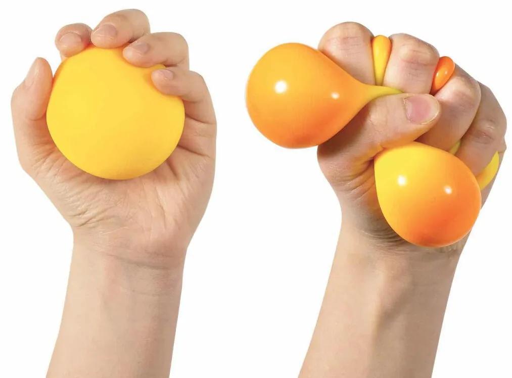 Schylling Barvu měnící antistresový míček Needoh 1 ks Žlutá/oranžová
