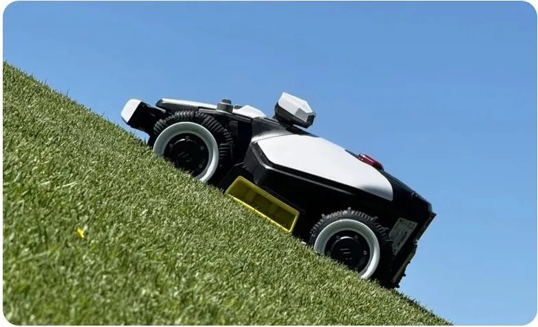 Mammotion LUBA mini 2 AWD 1500 LiDar + DÁREK V HODNOTĚ 1699,- KČ