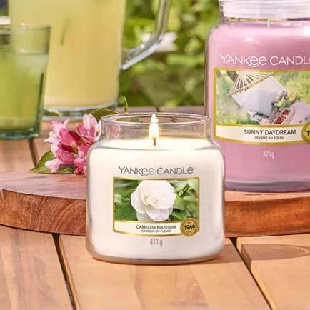 Yankee Candle - vonná svíčka Camellia Blossom (Kamélie) 411g