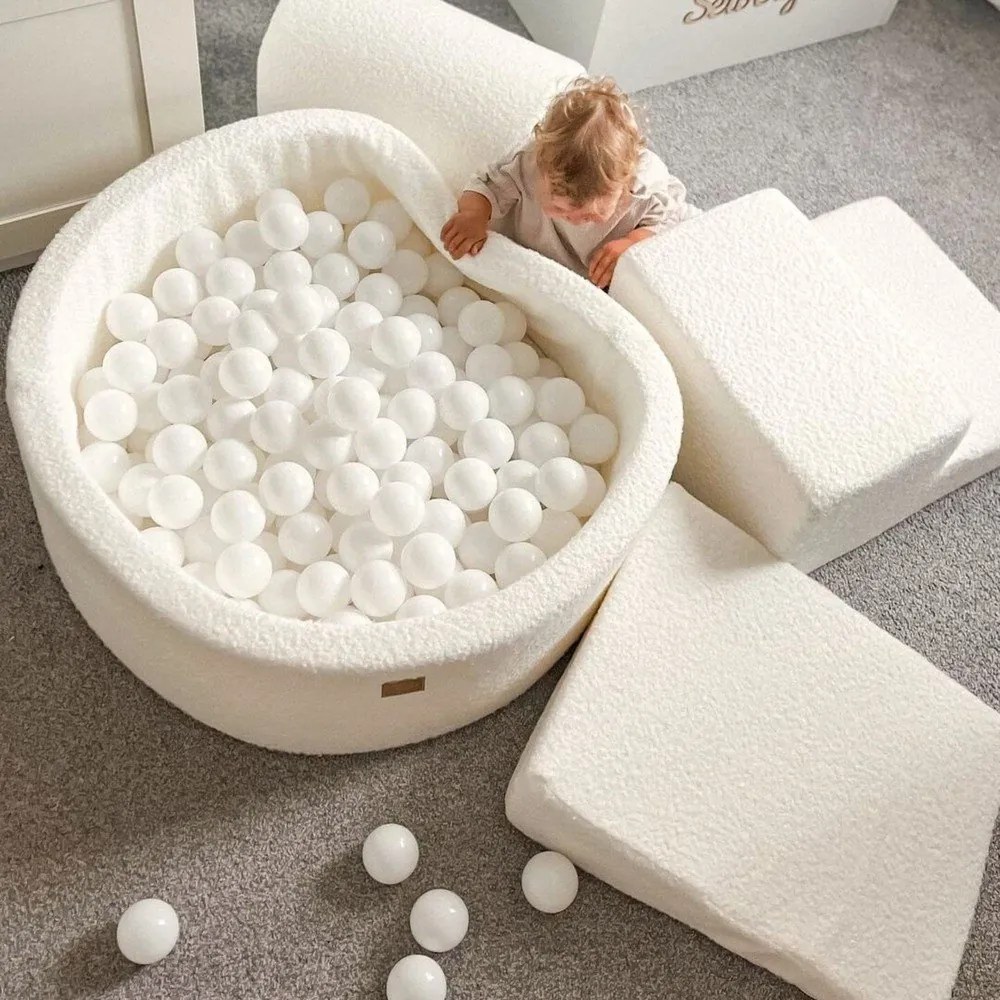 Bílé pěnové hřiště 3 ks z materiálu bouclé výška 30 cm 225x90 cm – Meowbaby