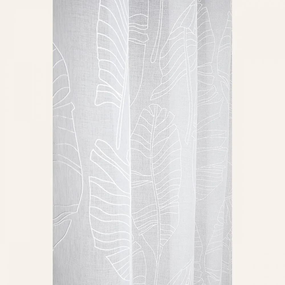 Bílá záclona Flory se vzorem listů a stříbrnými průchodkami 140 x 280 cm