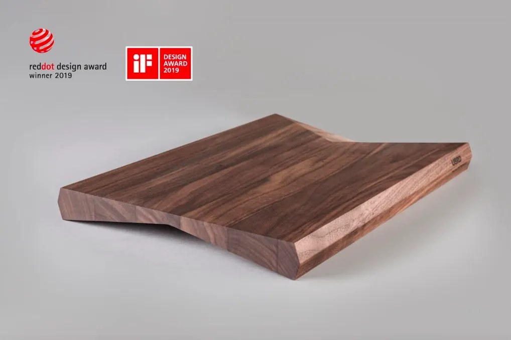 UBRD designové krájecí desky Dřevěné kuchyňské prkénko UBRD Vlajka "L", 40 x 25 x 3 cm