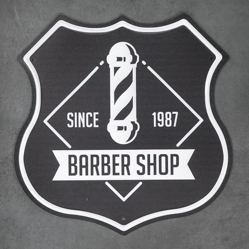 Kovová cedule ve tvaru štítu Barber Shop 4