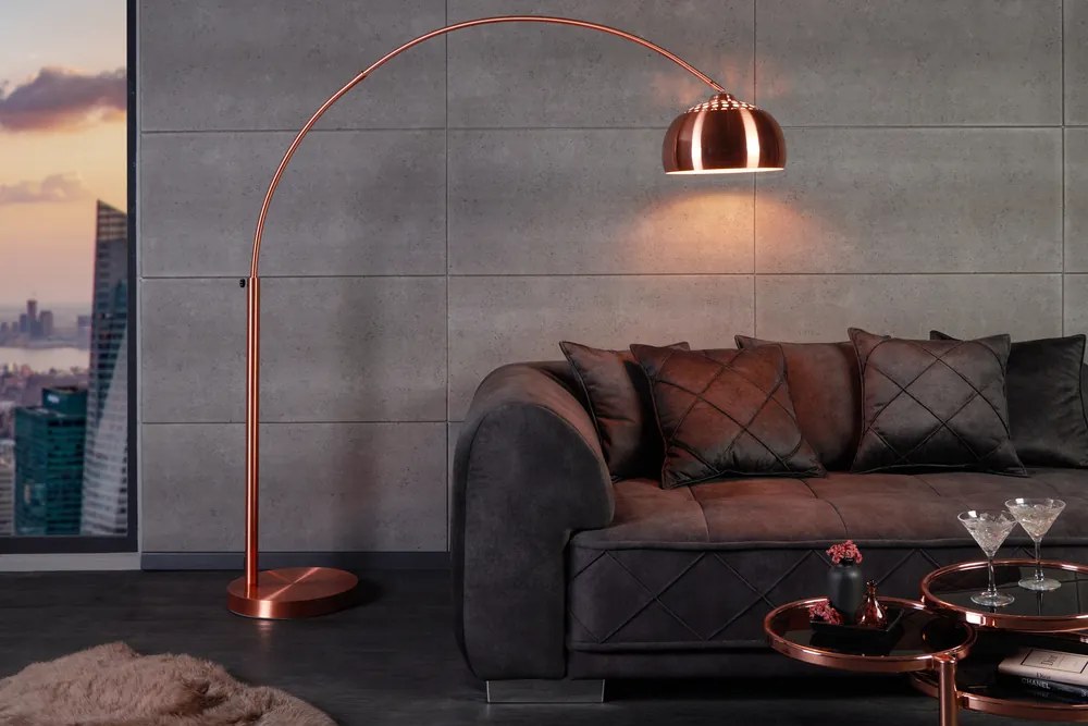 Designová stojanová lampa Arch měděná