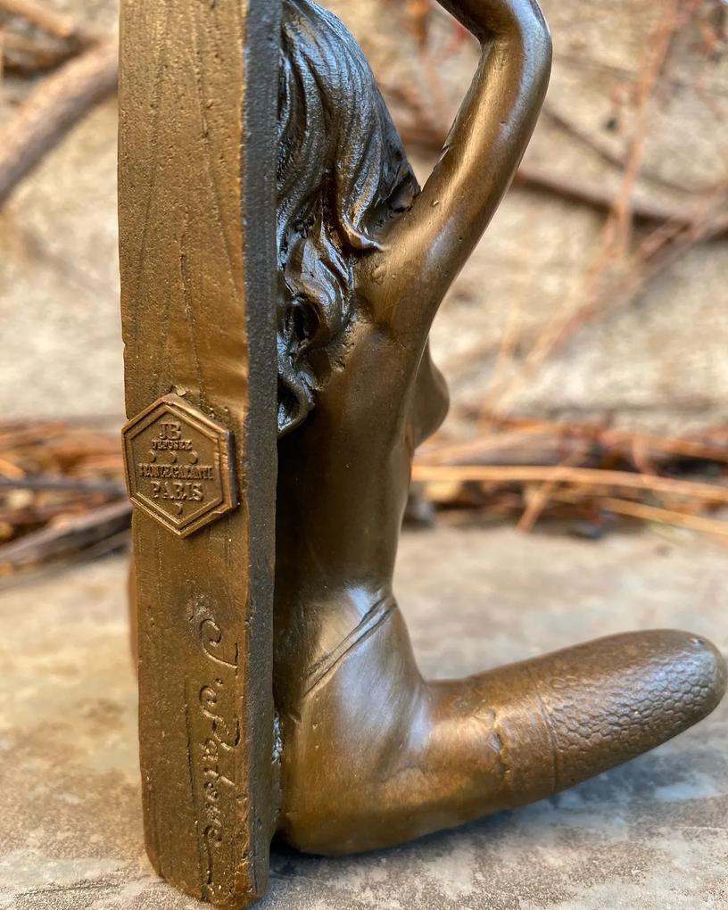 Bronzová socha - Nahá žena v poutech