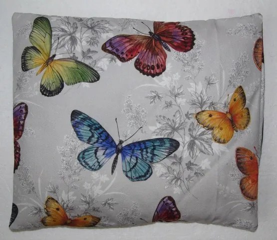 S radostí - vlastní výroba Pohankový polštář - motýlci Velikost: 40 x 50 cm
