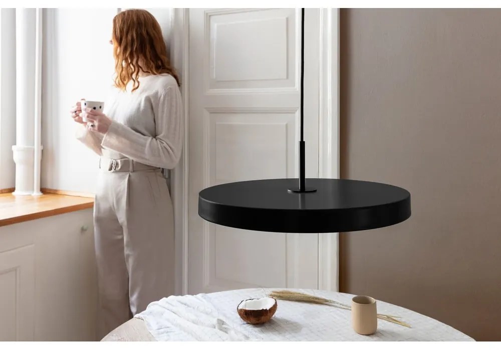 Černé LED závěsné svítidlo s kovovým stínidlem ø 43 cm Asteria Medium – UMAGE