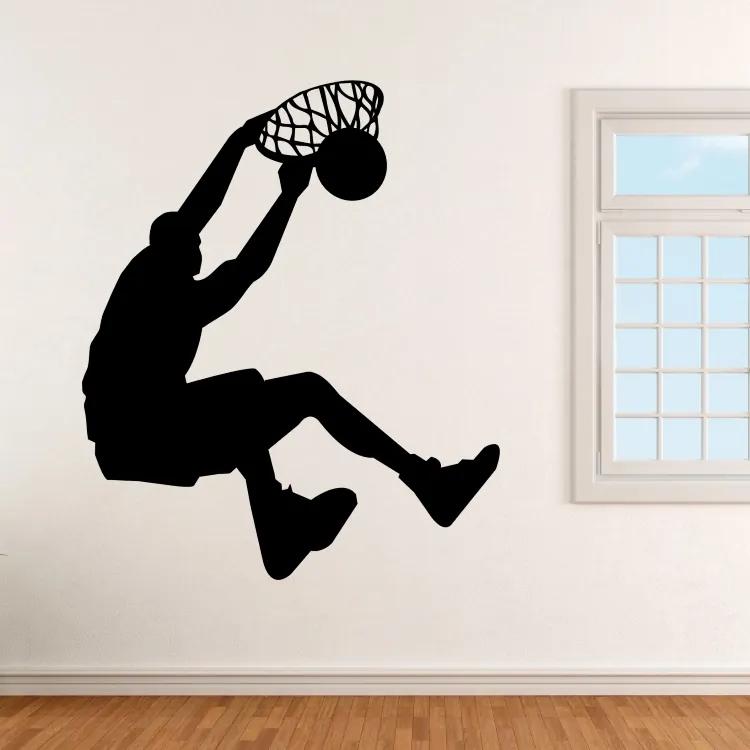 Smečující basketbalista - vinylová samolepka na zeď 100x83cm