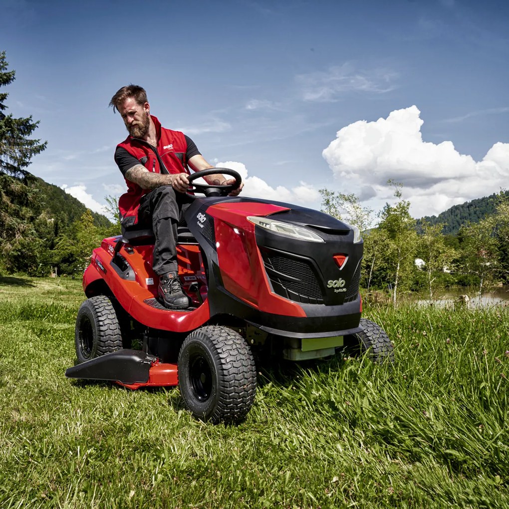 Benzínový zahradní traktor Solo by AL-KO T18-111.4 HDS-A V2 Comfort (bez koše, boční výho trávy) - SLEVA !