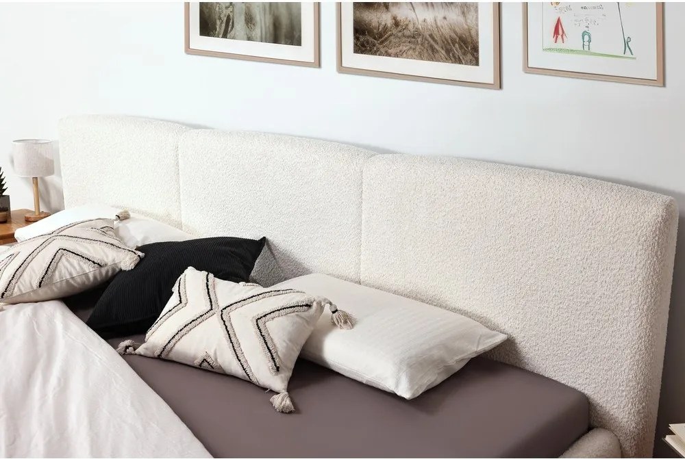 Slonovinová čalouněná dvoulůžková postel s úložným prostorem s roštem 200x240 cm Merida – Meise Möbel