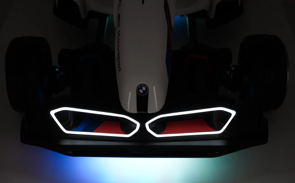 Ramiz BMW motokára s funkcí driftu bílá